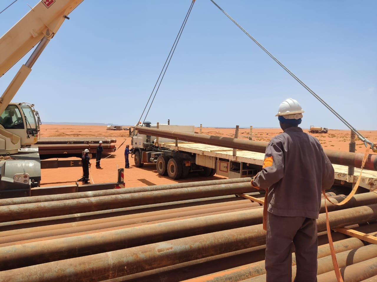 Transportation of casing pipeline and drilling materials to the ...